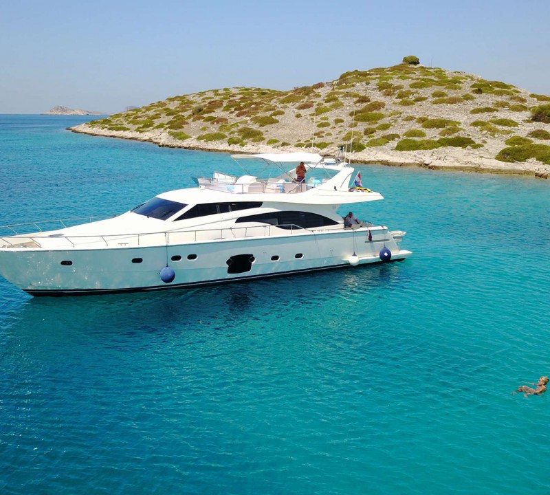 DOMINIQUE Yacht Charter Details, Ferretti | CHARTERWORLD Luxury Superyachts